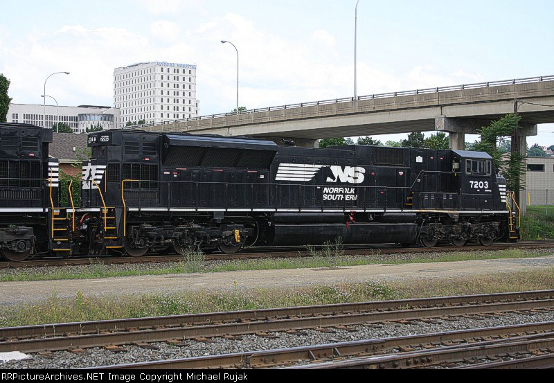 NS 7203
